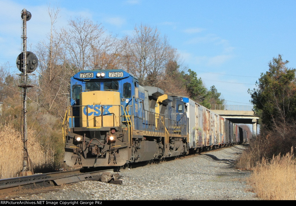 CSX 7519 and train D732